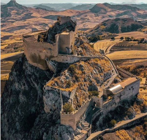 Reporter per #LaTPC: Castello manfredonico chiaramontano di Mussomeli ...